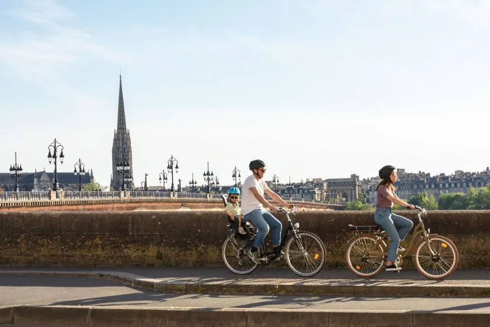 Agence de location Véloce Bordeaux, Bicycle rentals/ repairs to Bordeaux